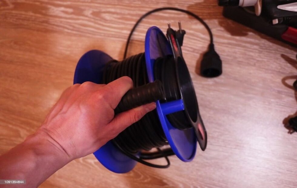 Benefits of Retractile Cords: Stay Tangle-Free & Organized Space